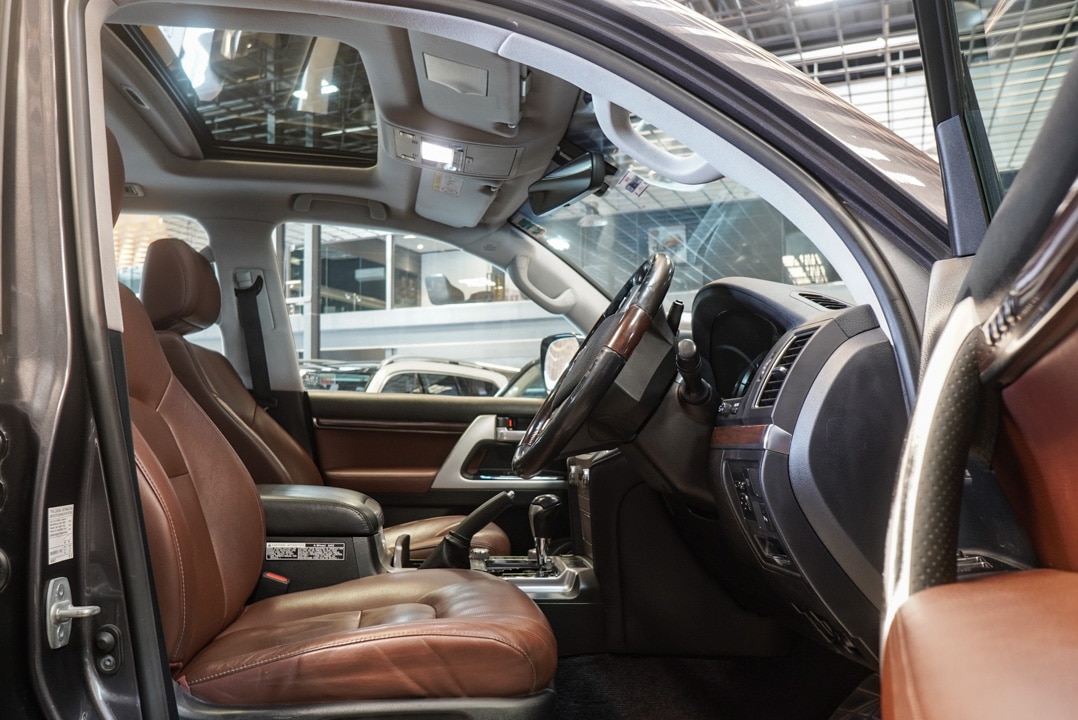 Buy Used Toyota Land Cruiser LC 200 VX V8: Unbeatable Price