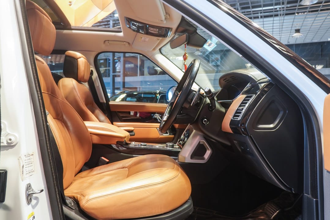1 Used Range Rover Vogue Autobiography LWB: Luxury SUV