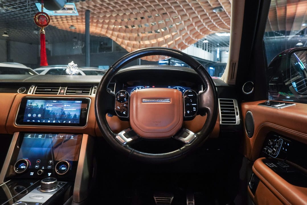 1 Used Range Rover Vogue Autobiography LWB: Luxury SUV