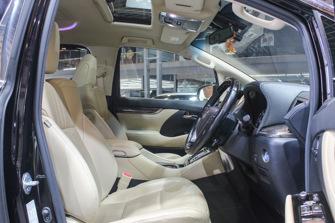 Buy Toyota Vellfire Hybrid Executive Lounge 2024: Remarkable