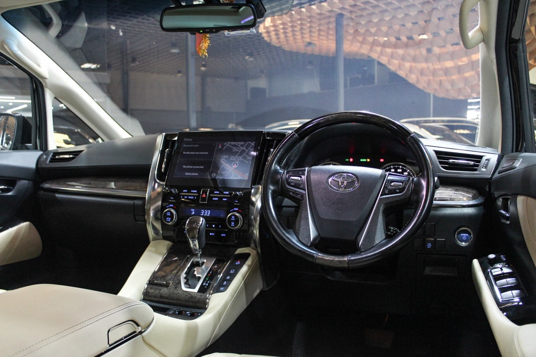 Buy Toyota Vellfire Hybrid Executive Lounge 2024: Remarkable