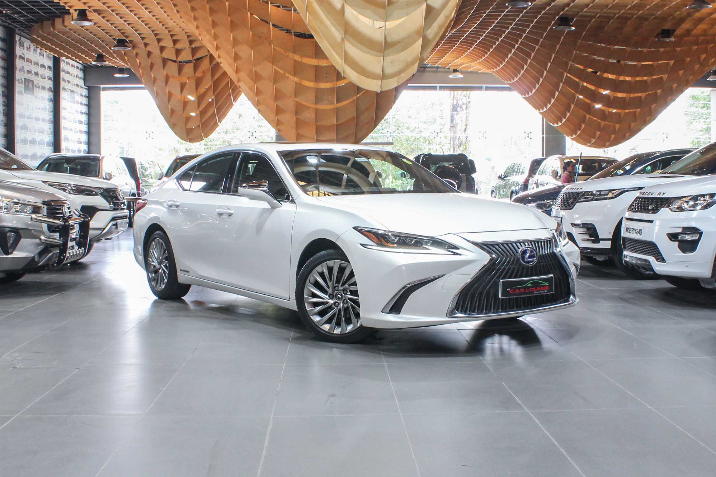 Buy Used Lexus ES 300-h: Luxury Sedan